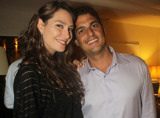 DATA QUERIDA! LU PERES REÚNE DEZENAS DE AMIGOS NA BARRA PARA FESTEJAR ...